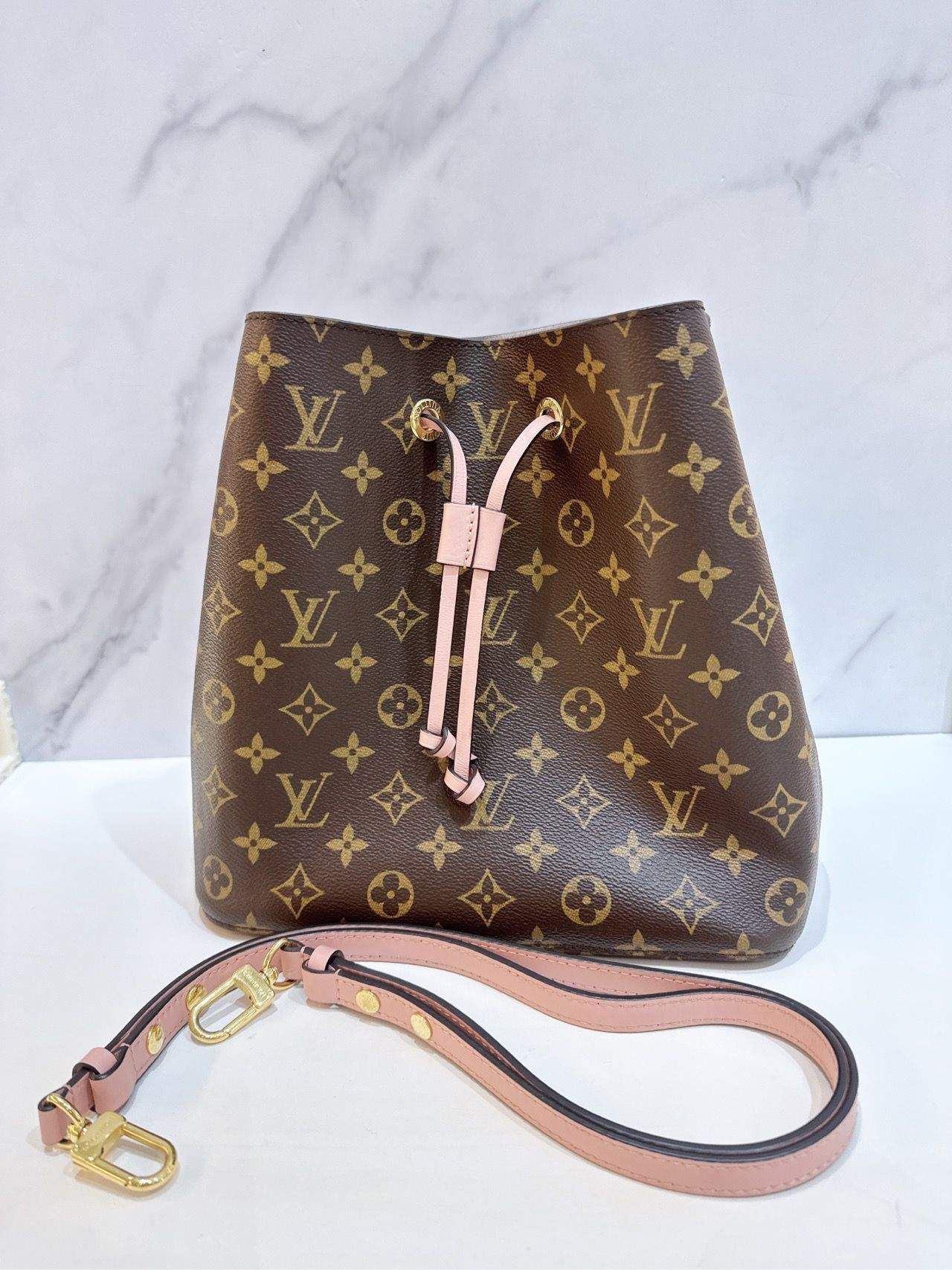 Louis Vuitton Neonoe Bucket Bag, Luxury, Bags & Wallets on Carousell
