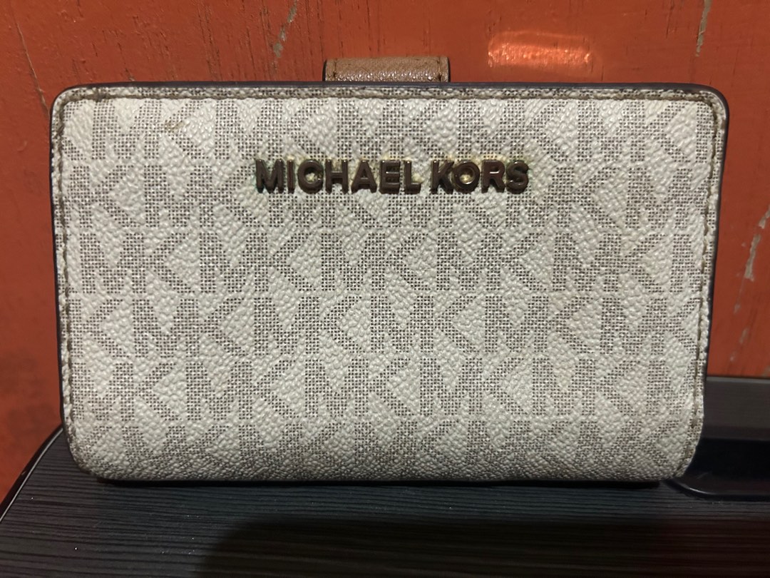 Michael Kors Vanilla, Luxury, Bags & Wallets on Carousell