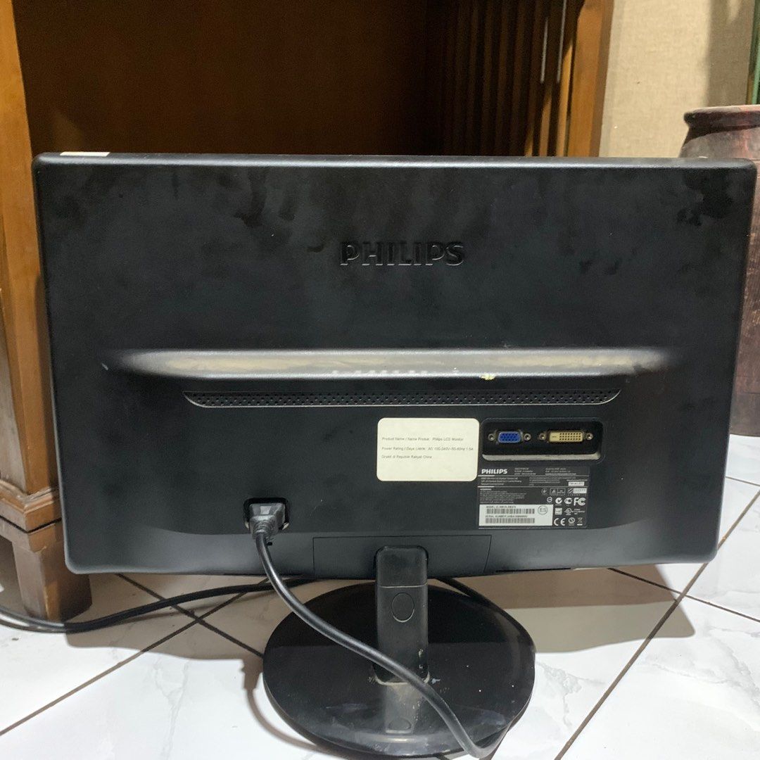 Monitor LED Phillips 20 inch, Elektronik, Komputer, Desktop di Carousell
