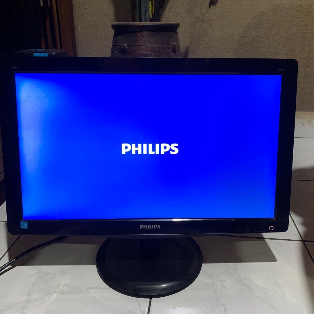 Monitor LED Phillips 20 inch, Elektronik, Komputer, Desktop di Carousell