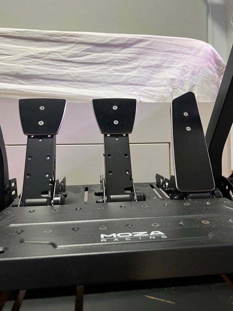 Moza R9V2 Sim Racing Rig, Video Gaming, Gaming Accessories, Controllers ...