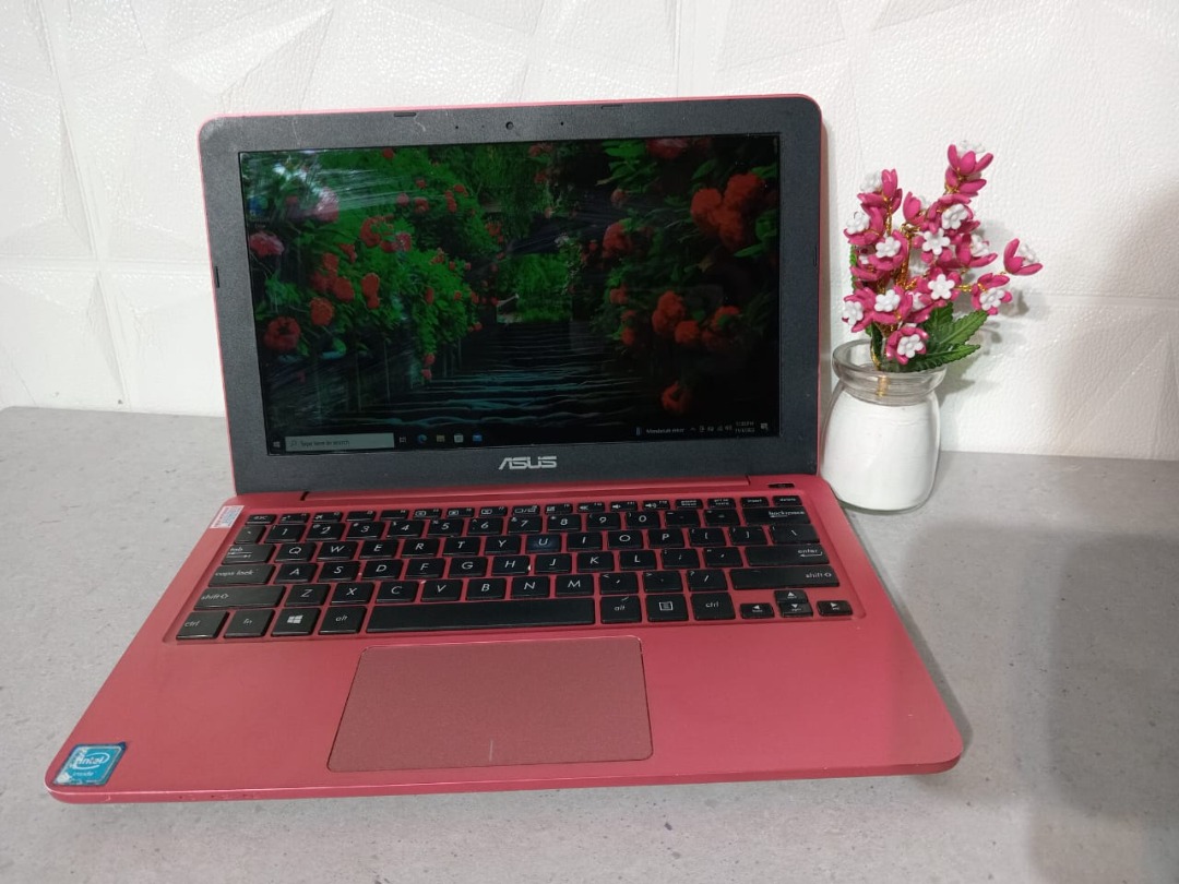 Notebook ASUS E202SA pink 12 inch, Elektronik, Komputer, Laptop di ...