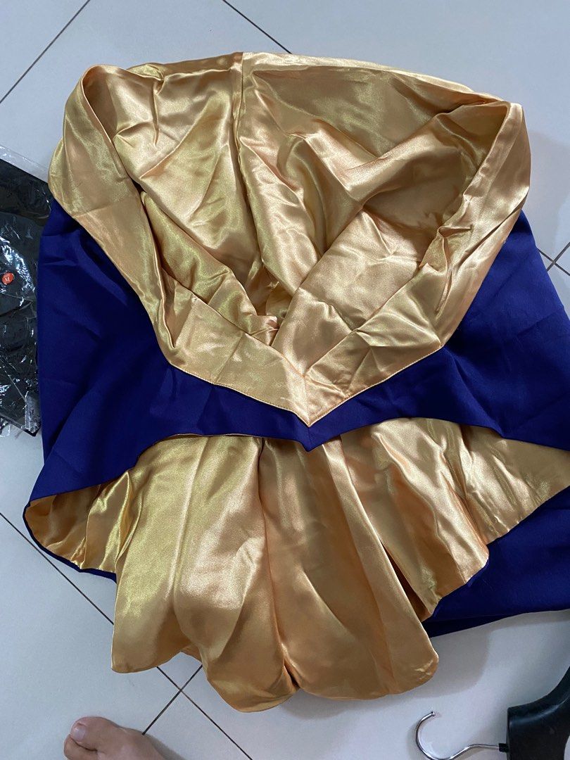 NUS masters of science graduation gown, Men's Fashion, Activewear on ...