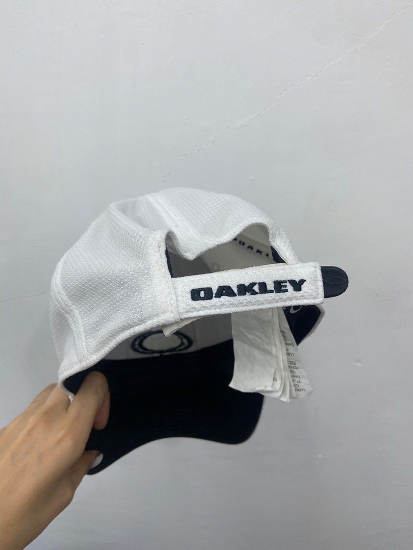 Oakley Cap, Men's Fashion, Watches & Accessories, Caps & Hats on Carousell