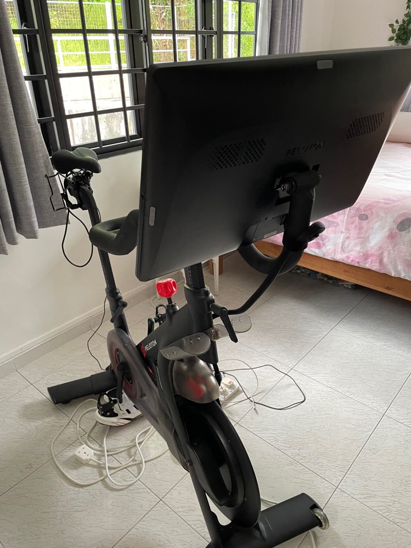 Peloton Bike, Sports Equipment, Exercise & Fitness, Cardio & Fitness ...