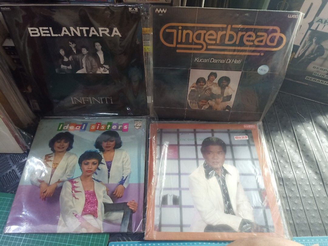 Piring hitam original Melayu, Hobbies & Toys, Music & Media, Vinyls on ...