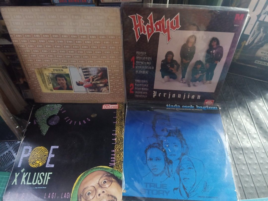 Piring hitam original Melayu, Hobbies & Toys, Music & Media, Vinyls on ...