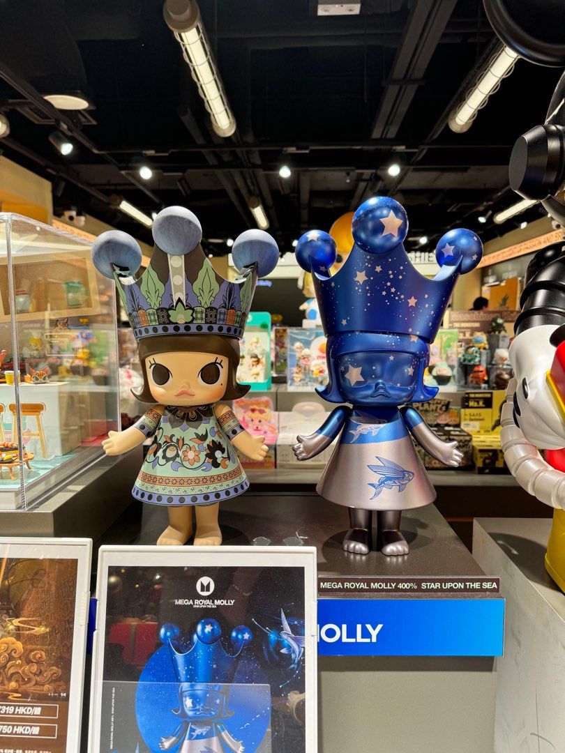 Popmart mega royal molly, Hobbies & Toys, Toys & Games on Carousell