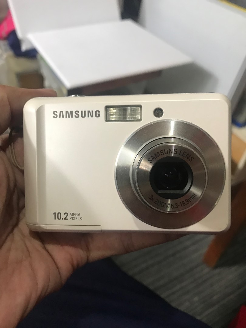 Samsung ES-15 digicam, Photography, Cameras on Carousell