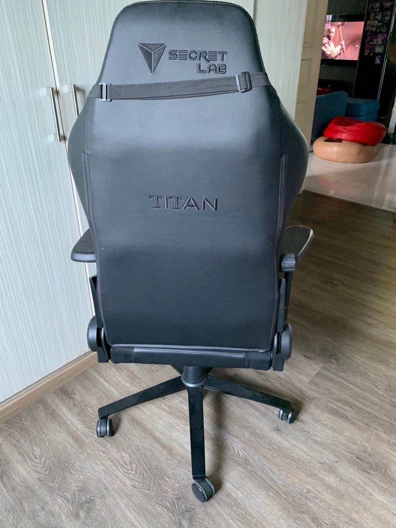 Secret Lab titan ergonomic gaming chair, Furniture & Home Living ...