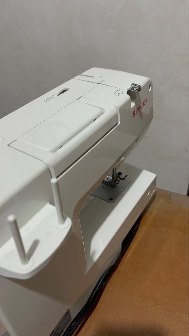 Singer 8-stitch Sewing machine, TV & Home Appliances, Other Home ...