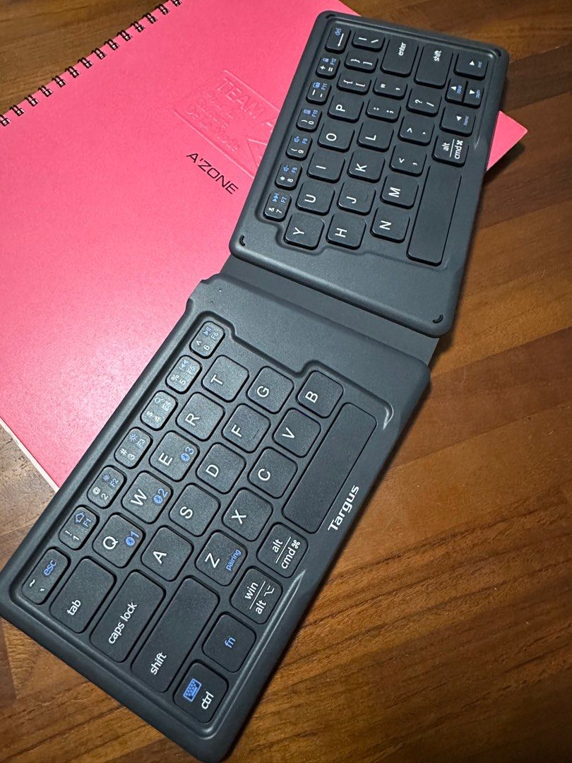 Targus Ergonomic Foldable Bluetooth Antimicrobial Keyboard (AKF003AP ...