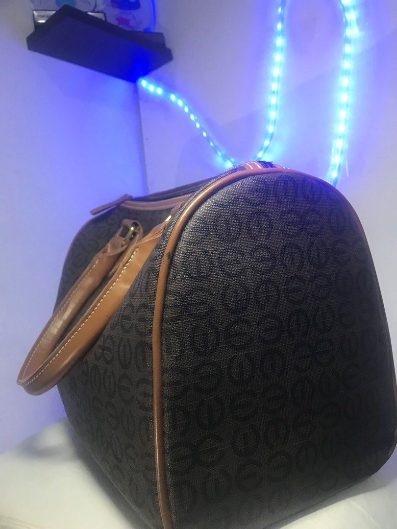 Tas tabung esquire, Barang Yang Dicari di Carousell