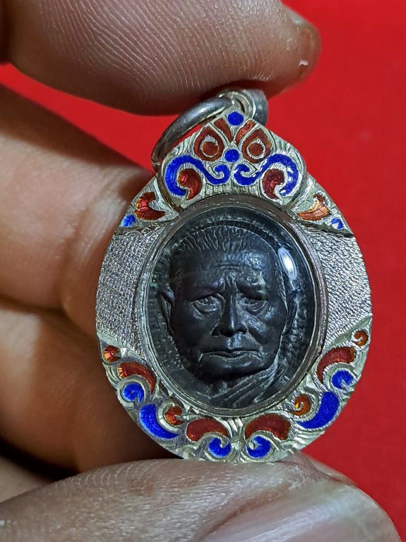Thai Amulet Lp Wean silver casing ( No Card ), Hobbies & Toys ...