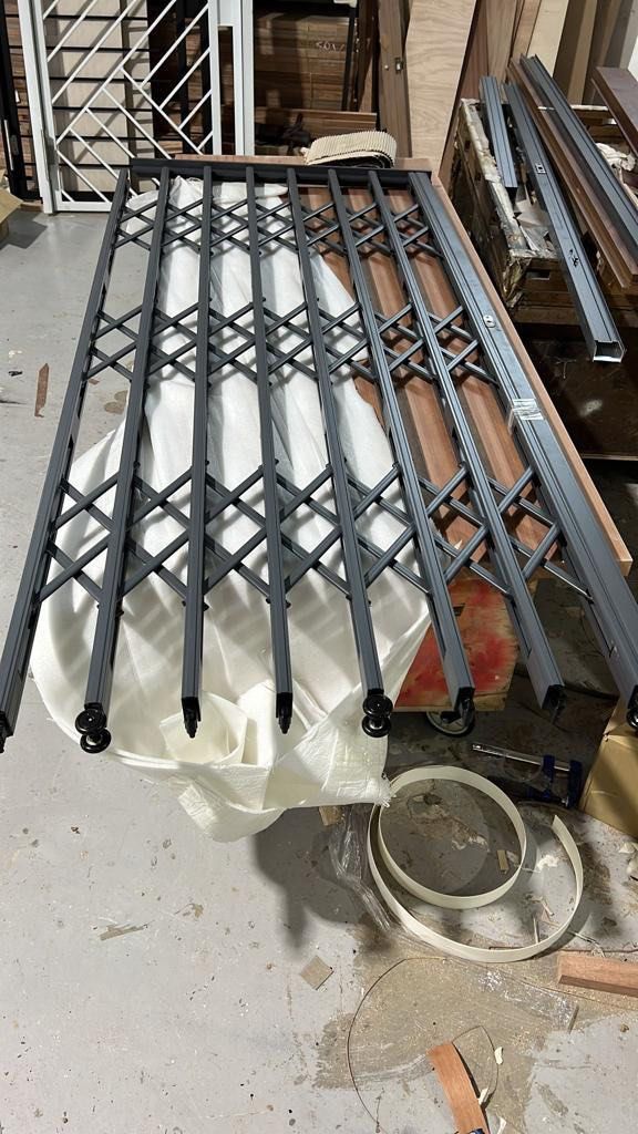 Traditional Collapsible Gate / Scissor Gate, Furniture & Home Living ...