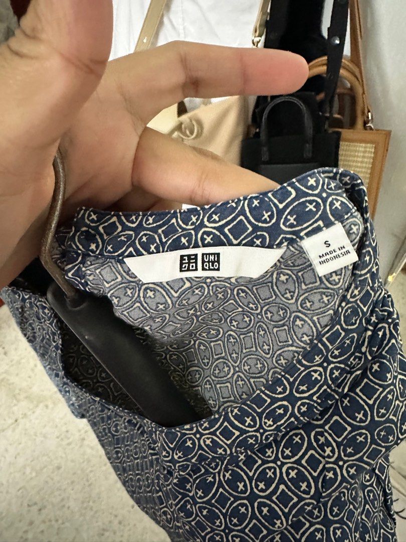 Uniqlo batik top, Women's Fashion, Tops, Blouses on Carousell