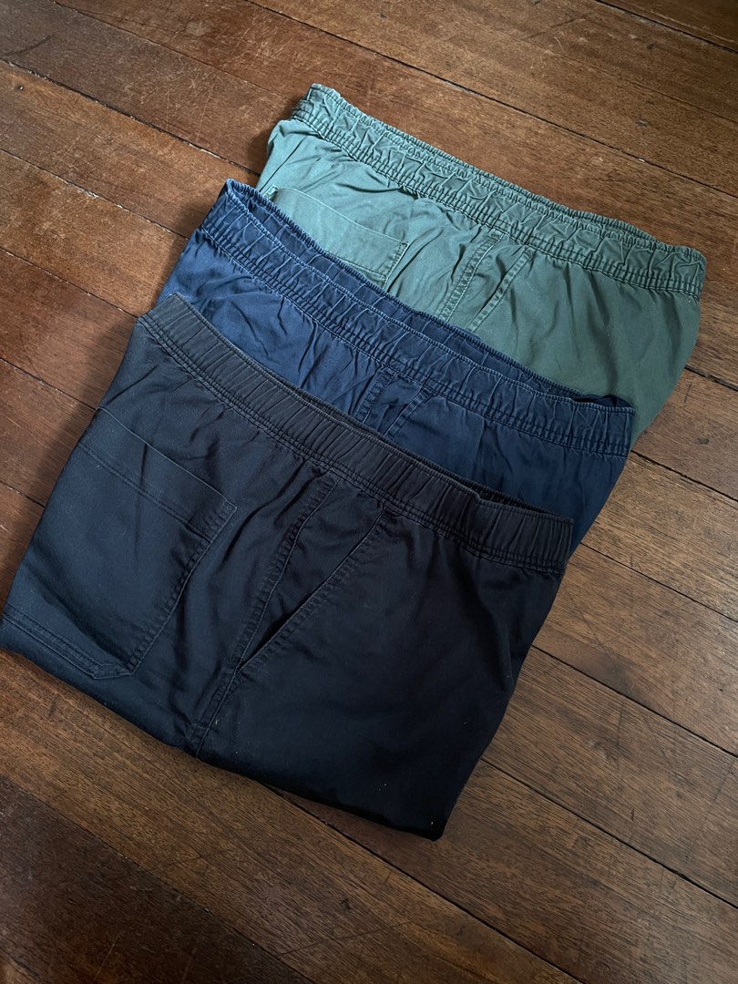 Uniqlo Colored Shorts, Men's Fashion, Bottoms, Shorts on Carousell