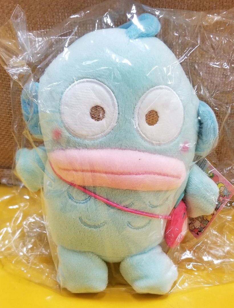 絶版 全新未剪牌 2018年 Sanrio 人氣組合 HAPIDANBUI 小水怪 Hangyodon 毛公仔 約高14CM 實物如圖 只此一件, 興趣及遊戲, 玩具 & 遊戲類 ...