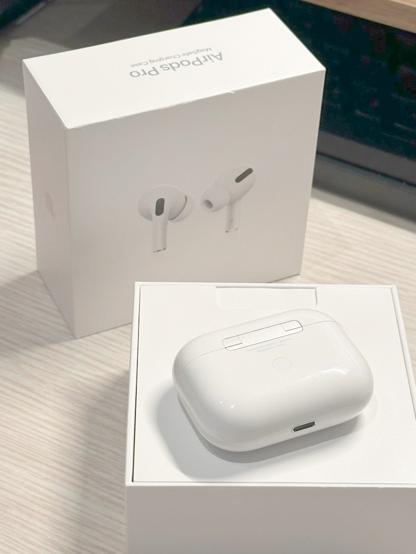 Apple AirPods Pro with MagSafe Charging Case and ORIGINAL packaging ...