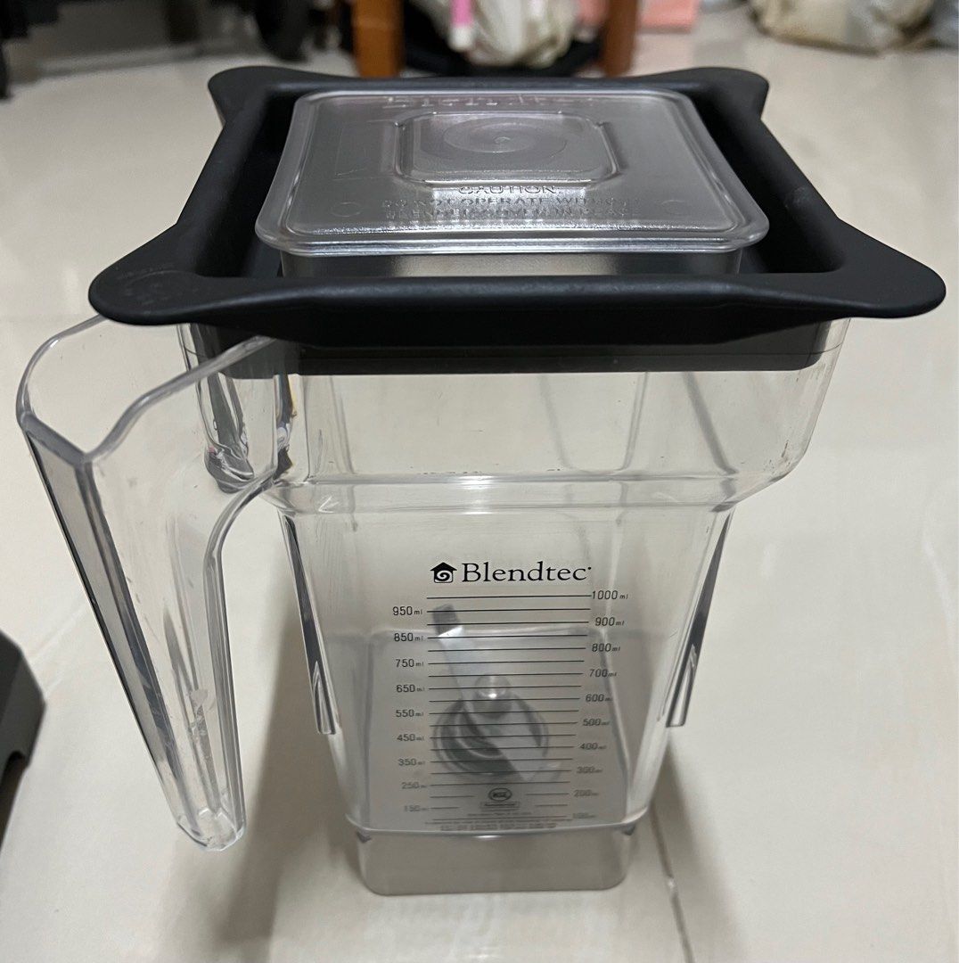 Blendtec ES3 HP3A blender 香港行貨 240V 生機攪拌機, 家庭電器, 廚房電器, 榨汁機及攪拌機 - Carousell