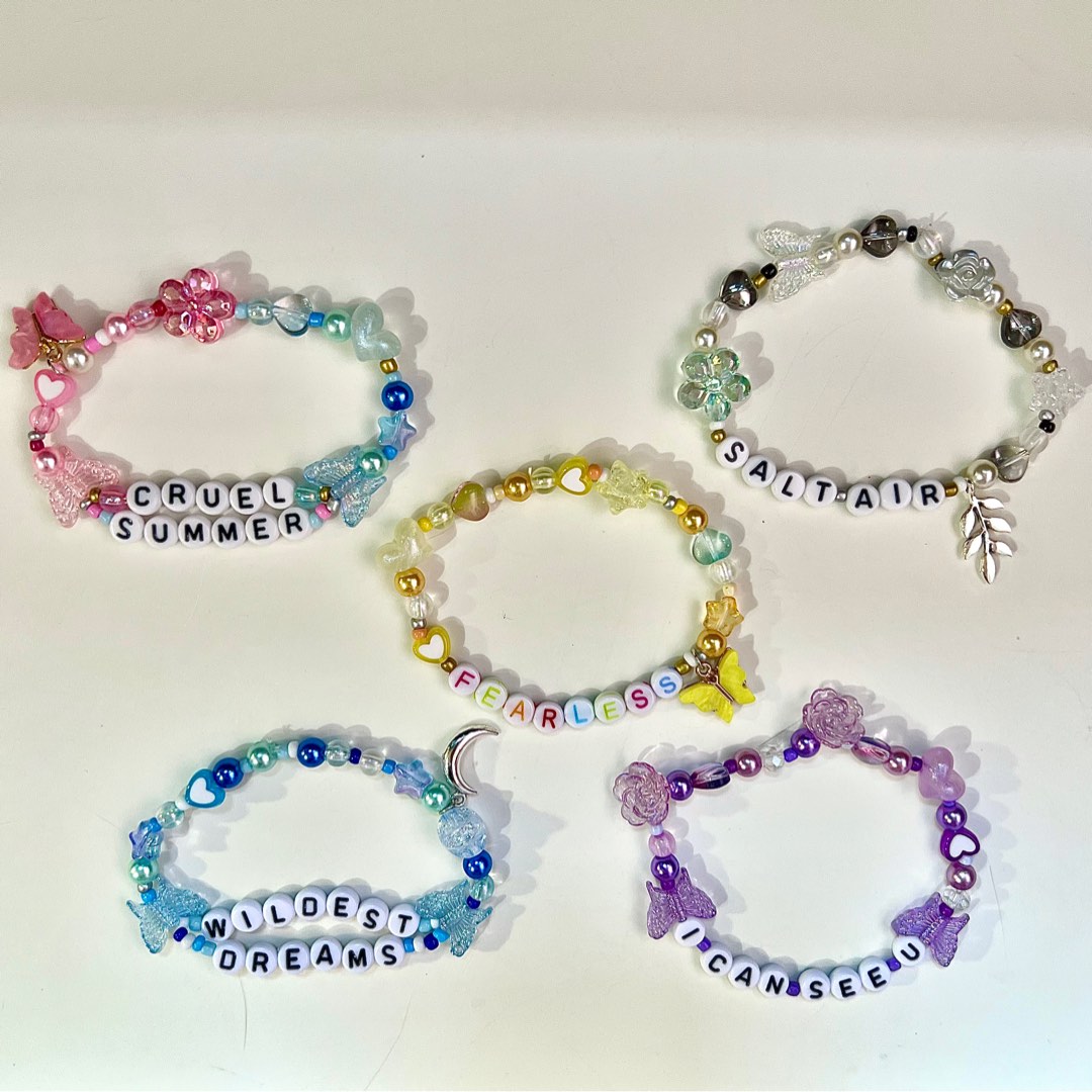 Customised Taylor Swift friendship bracelets, Women's Fashion, Jewelry ...