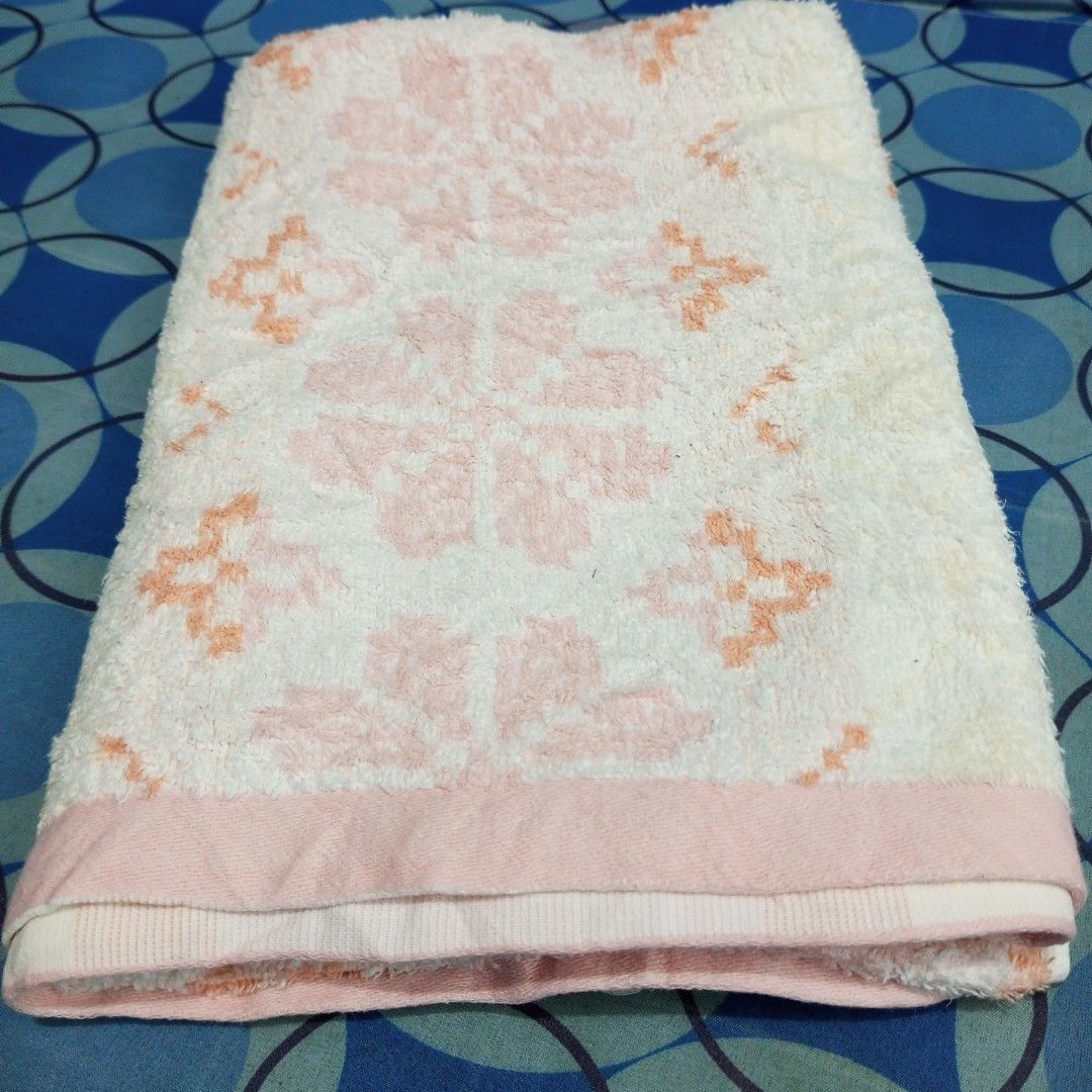 DAKS + 2 ( Japan Bale ), Furniture & Home Living, Bedding & Towels on Carousell