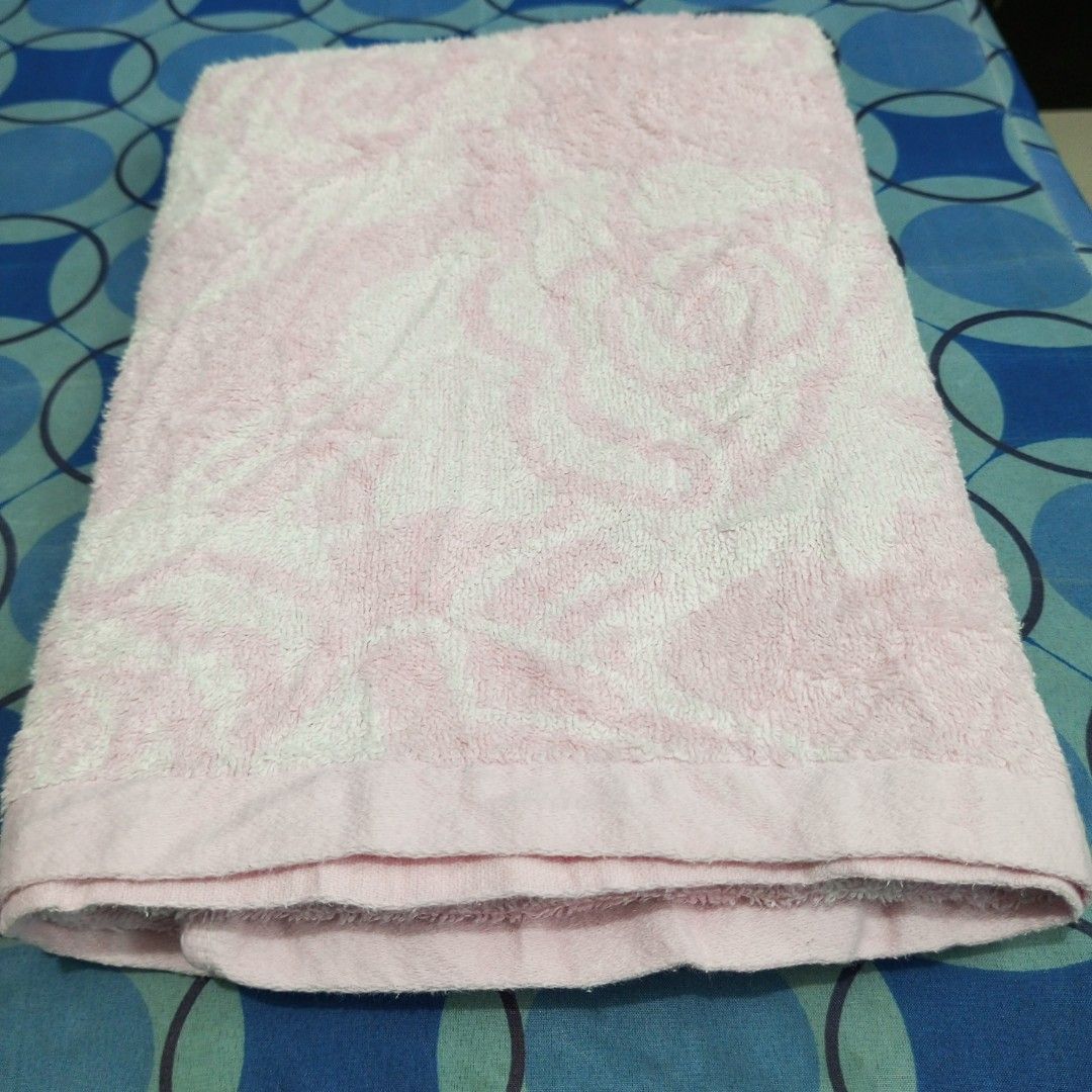 DAKS + 2 ( Japan Bale ), Furniture & Home Living, Bedding & Towels on Carousell