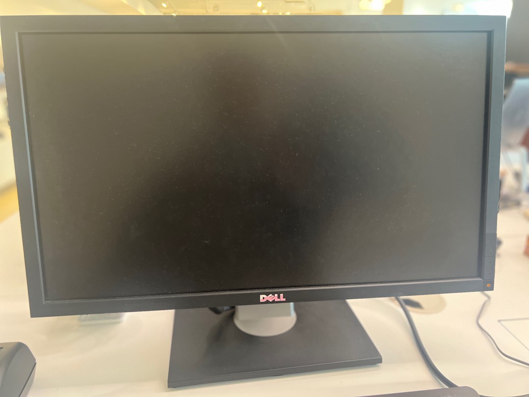 Dell Monitor 26" model: P2411Hb 2nd hand, 電腦＆科技, 電腦周邊及配件, 電子屏幕 - Carousell