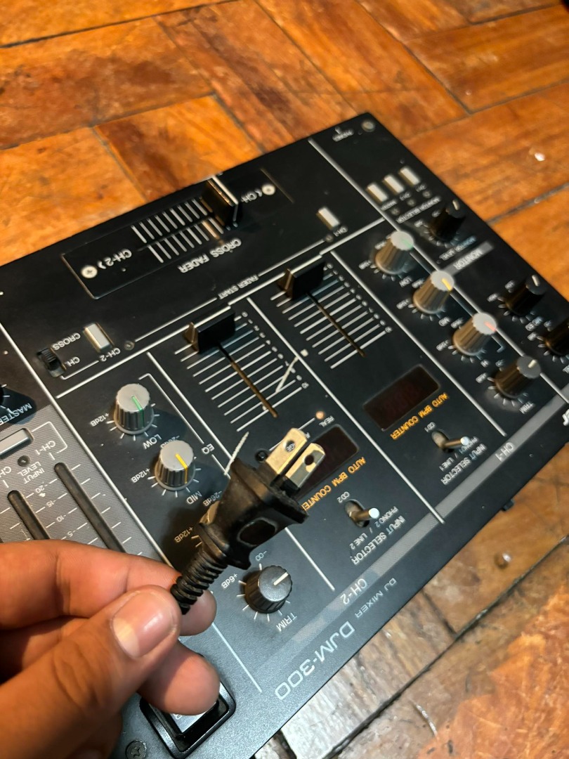 DJ MIXER DJM 300 PIONEER, Audio, Portable Audio Accessories on Carousell