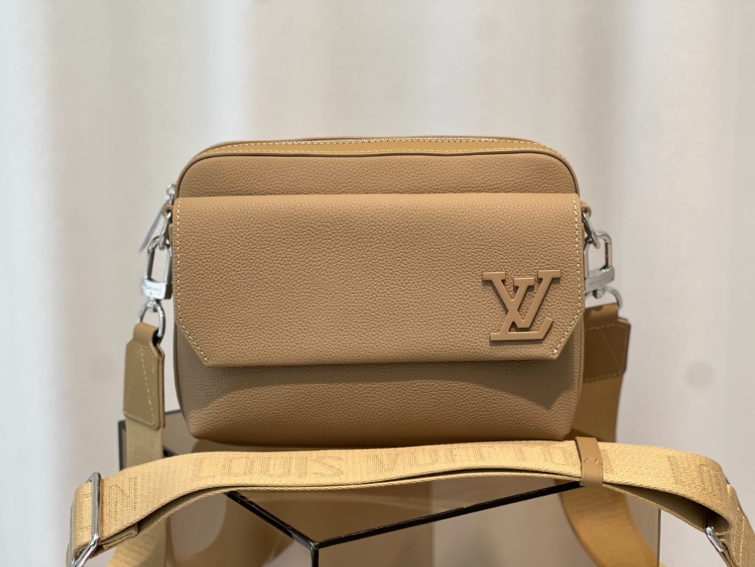 Fastline Messenger, Men's Fashion, Bags, Sling Bags on Carousell