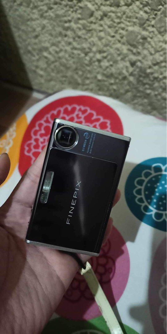 RARE| Fujifilm Finepix sliding digi cam , Photography, Cameras on Carousell