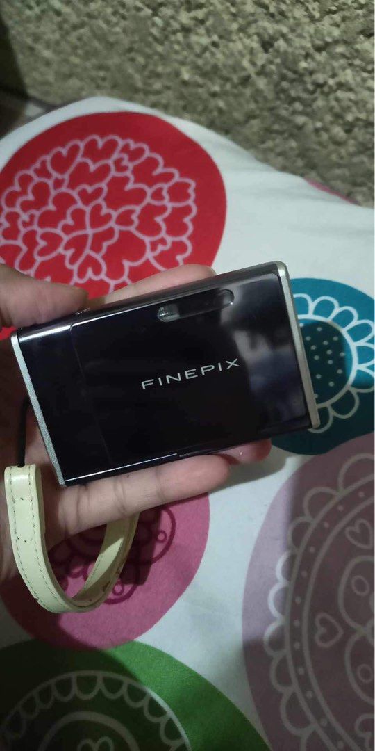 RARE| Fujifilm Finepix sliding digi cam , Photography, Cameras on Carousell