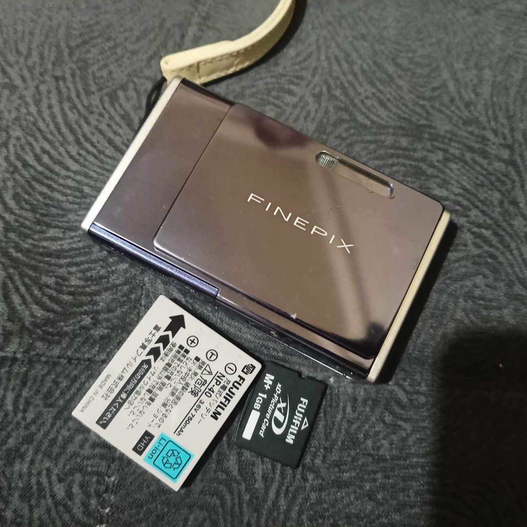 RARE| Fujifilm Finepix sliding digi cam , Photography, Cameras on Carousell