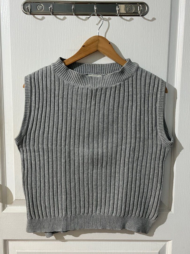 GU Gray Knitted Winter Sweater Round Neck Vest | winter old money ...