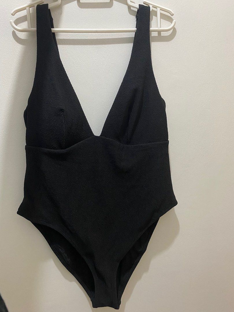H&M One piece black swimsuit, Women's Fashion, Swimwear, Bikinis ...