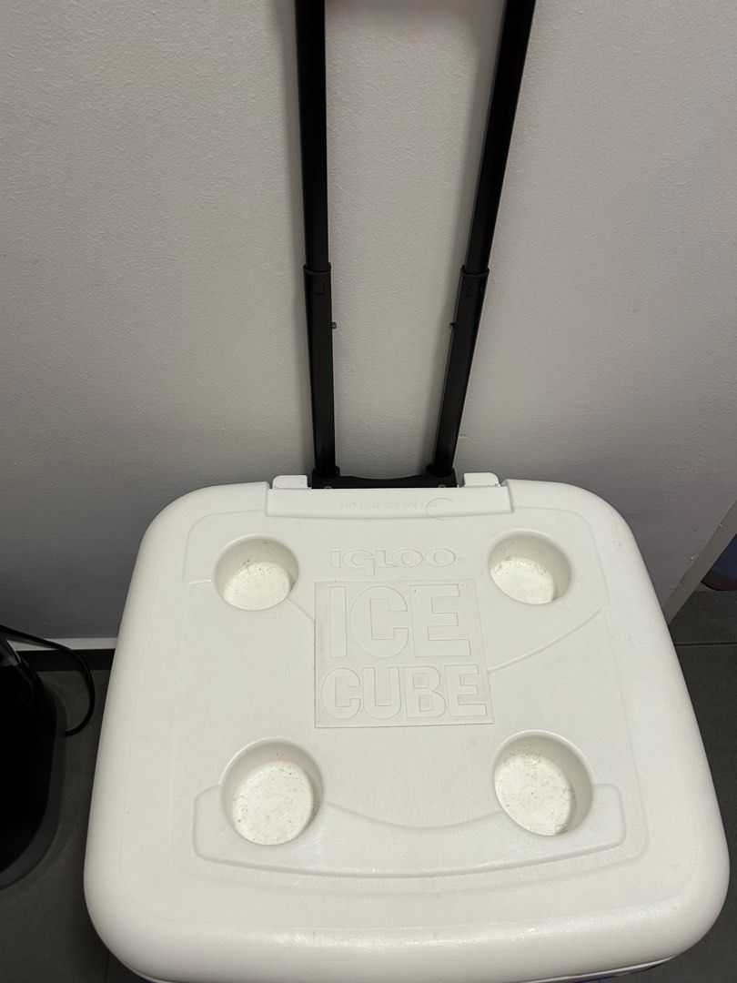 Igloo cooler box, Furniture & Home Living, Home Improvement ...