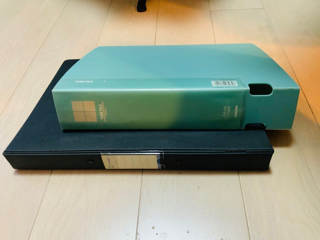 文具日本Kokuyo 2 hole Box file $19、Globe box file $10 Used condition,no ...