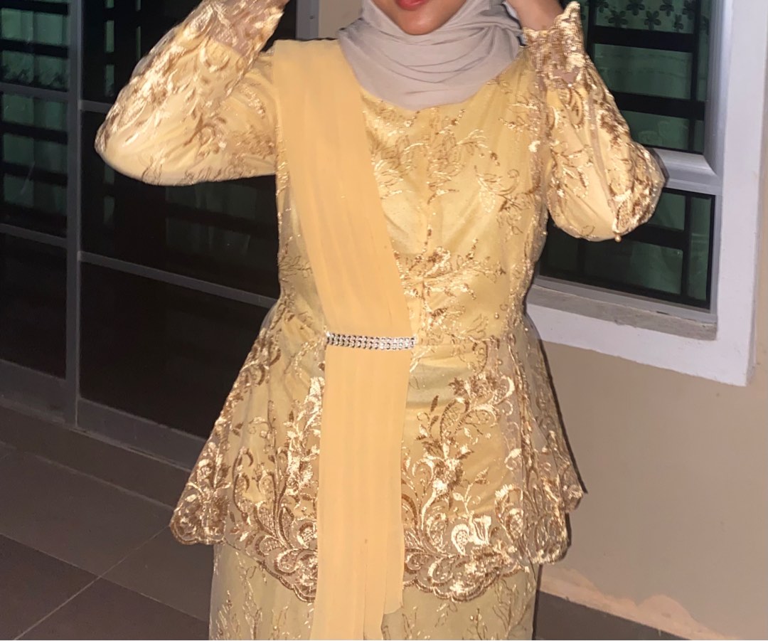 Baju raya | Baju graduation | Lacey Baju Kurung Set, Women's Fashion ...