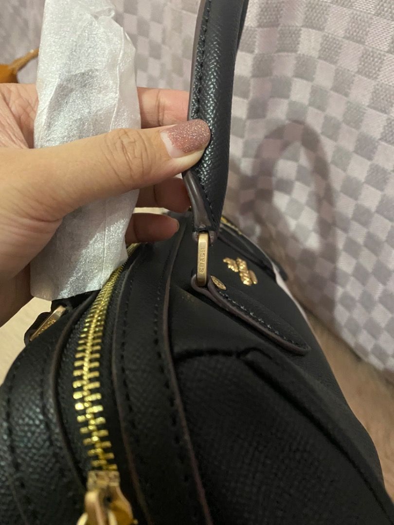 Mall Pull Out Coach crossbody bag, Luxury, Bags & Wallets on Carousell
