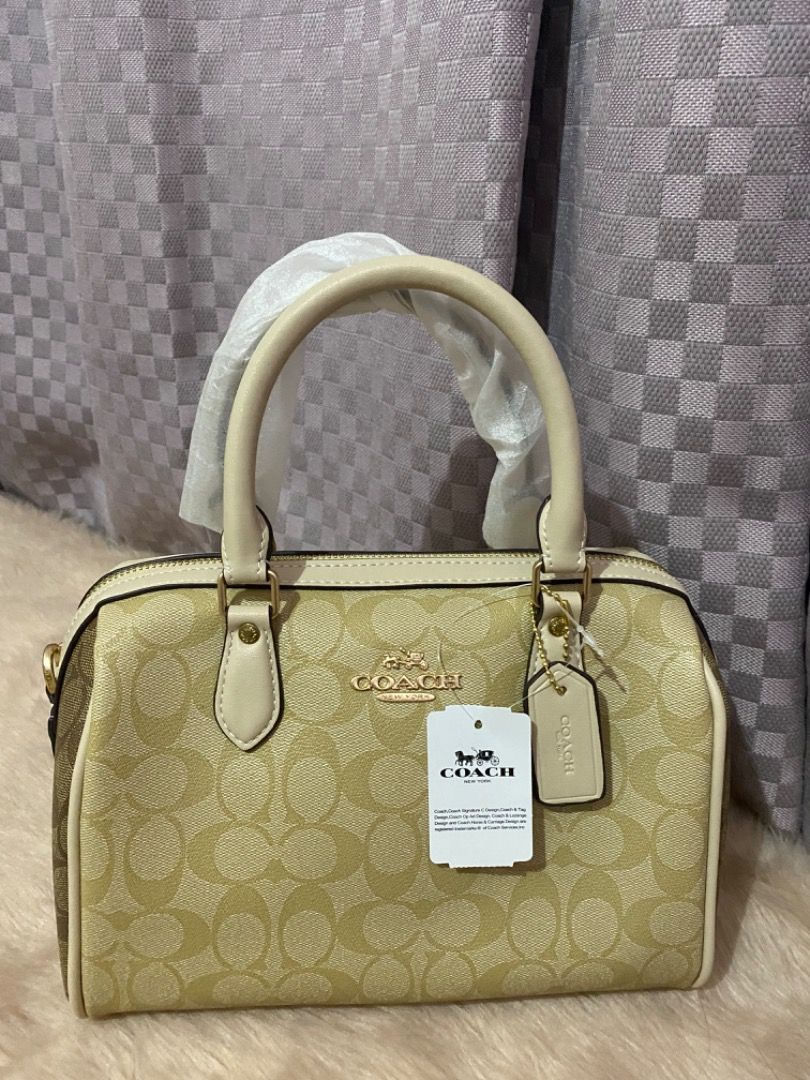 Mall Pull Out Coach Crossbody bag, Luxury, Bags & Wallets on Carousell