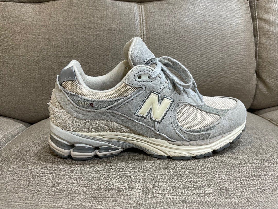 new balance M2002RLN 兔年限定 US6 24CM, 她的時尚, 鞋類, 運動鞋、球鞋在旋轉拍賣