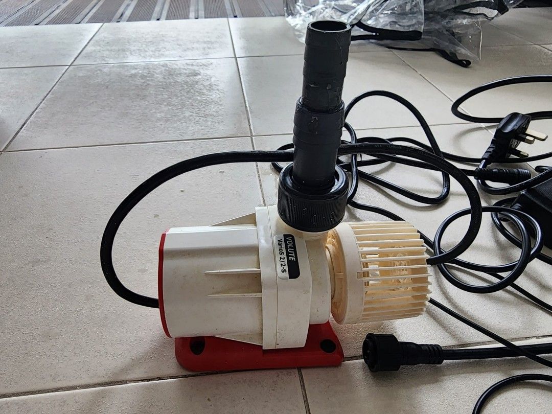 Octo VarioS 2 DC pump with controller, Pet Supplies, Homes & Other Pet Accessories on Carousell