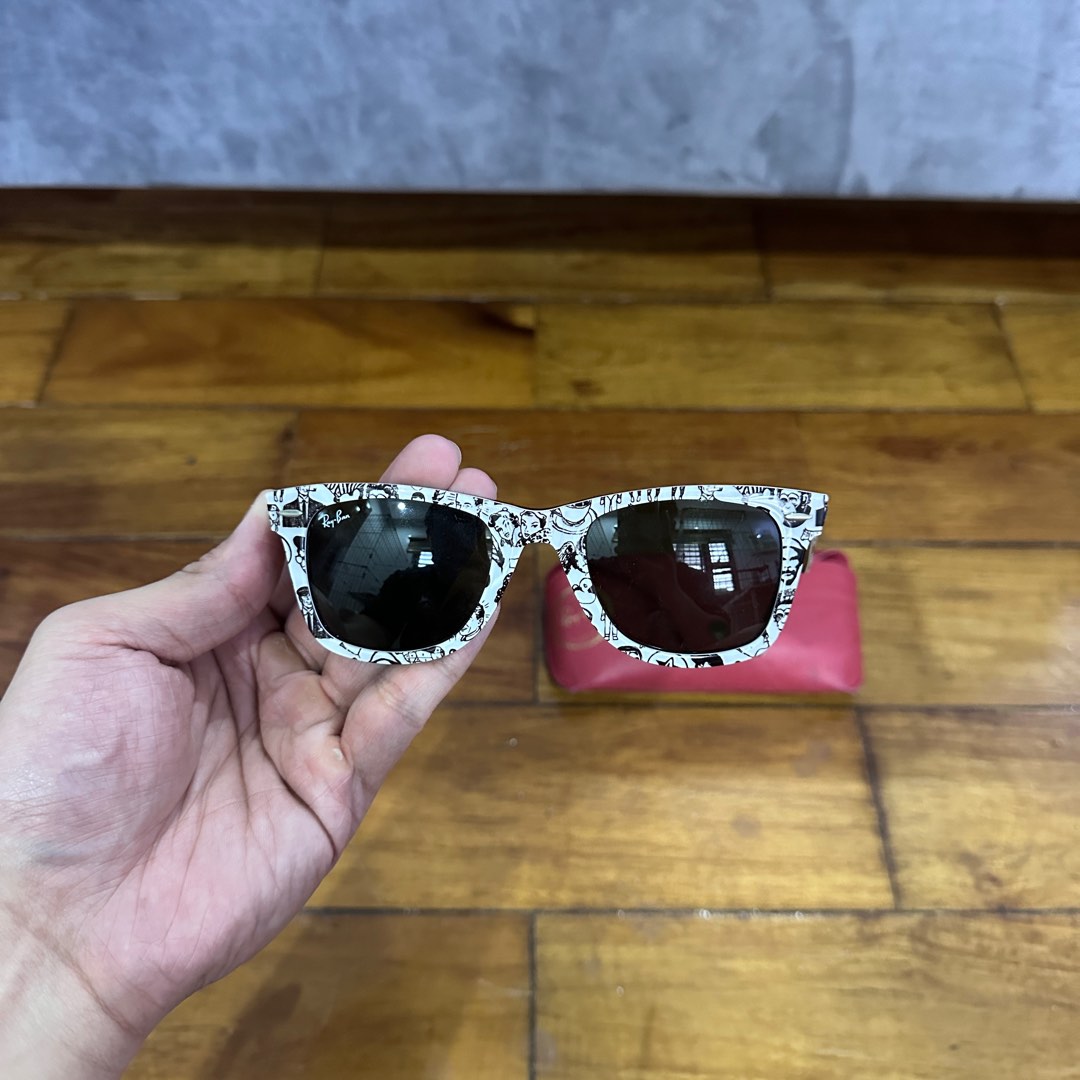 Ray-Ban Limited Edition Cartoon Print Wayfarer, Men's Fashion, Watches ...