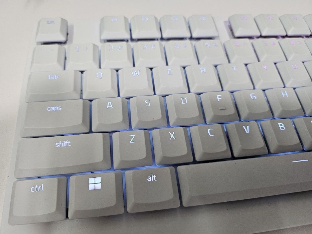 Razer Deathstalker V2 Pro TKL white + Basilisk V3 Pro white, Computers ...