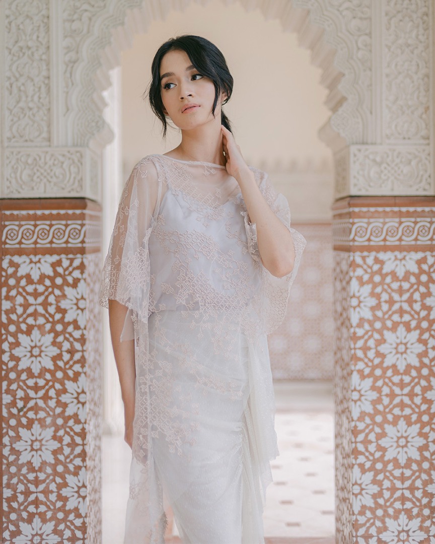 [RENT] Touch Up Atelier - Layla Top, Fesyen Wanita, Pakaian Wanita ...