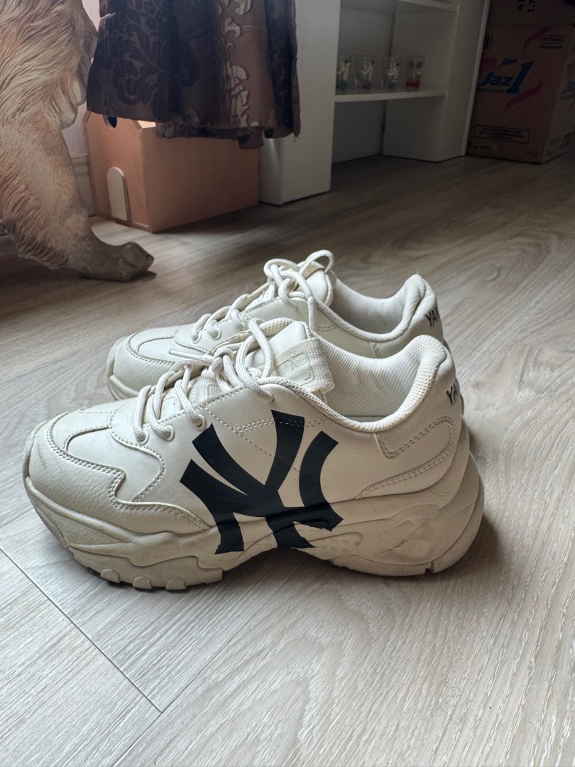 Sneakers MLB yankees original, Fesyen Wanita, Sepatu di Carousell
