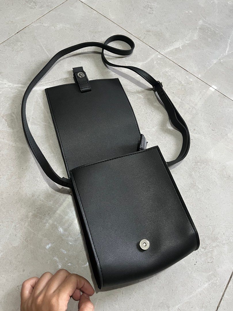 Straightforward sling bag, Women's Fashion, Bags & Wallets, Cross-body ...