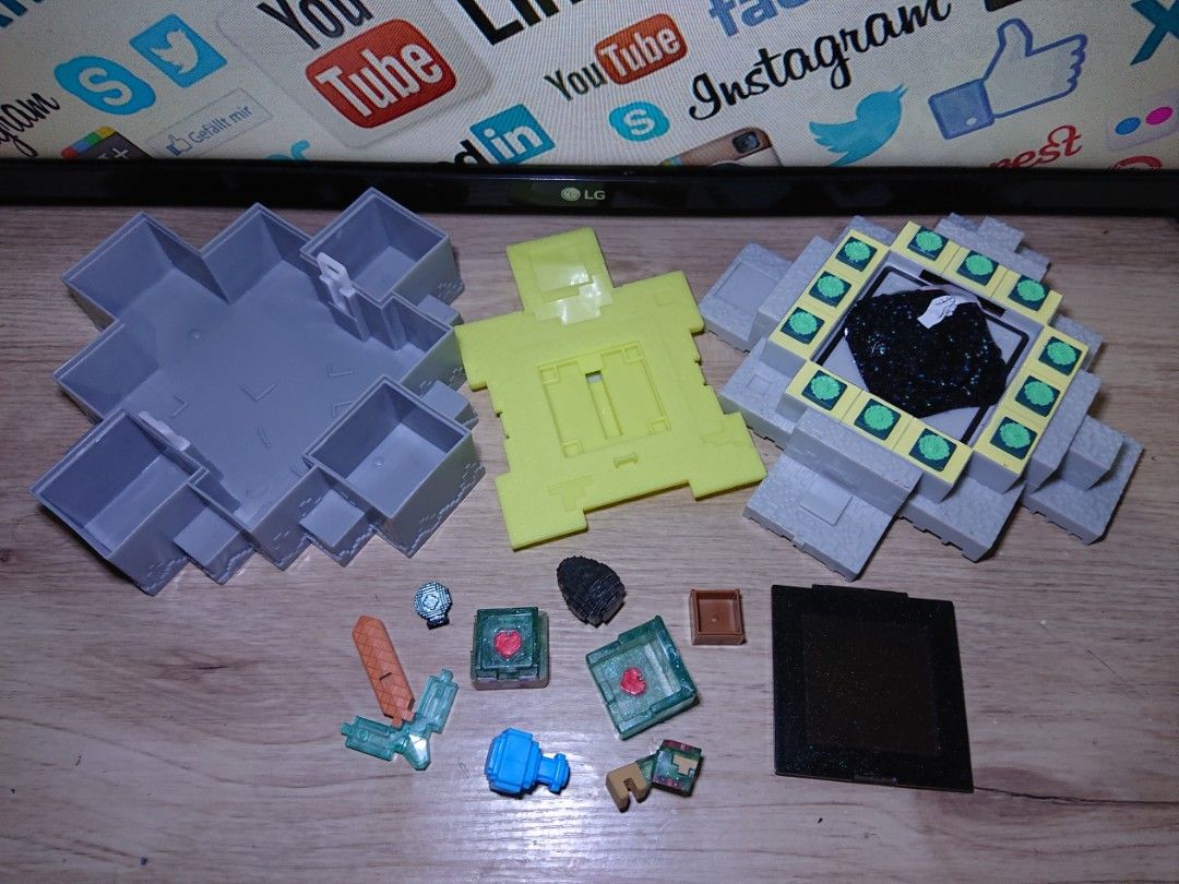 Treasure X Minecraft Caves & Cliffs Ender Dragon, Toys & Collectibles ...