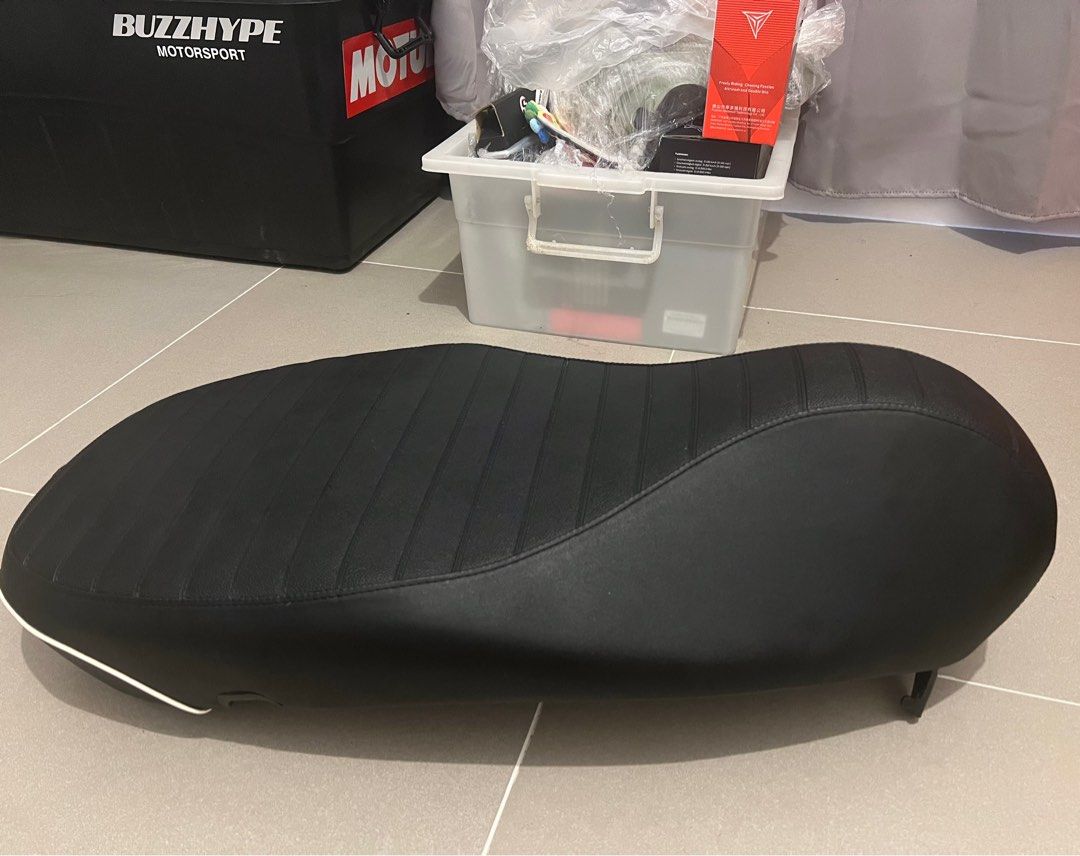 VESPA SPRING STOCK SEAT, Motorbikes, Motorbike Parts & Accessories ...