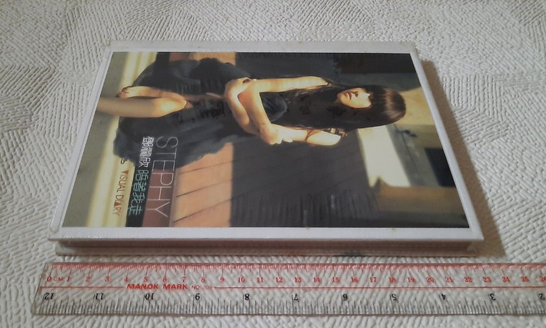 鄧麗欣 2009年 陪著我走 STEPHY Visual Diary CD + 寫真集 硬皮本, 興趣及遊戲, 書本 & 文具, 雜誌及其他 - Carousell